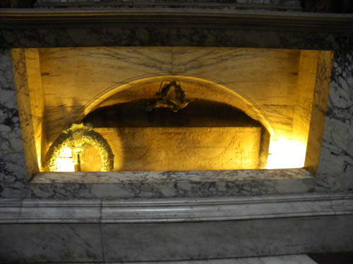 Raphael’s Tomb in Pantheon, Rome – Roaming Historian