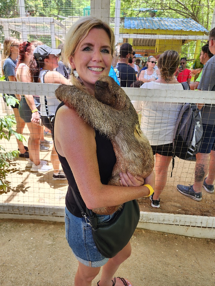 What to Do at the Roatan Cruise Port: Sloth Encounter – Roaming Historian